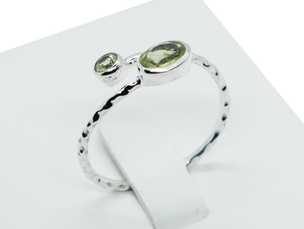 Silver Ring Twist Cut Peridot – Cleopatra Trading Limited