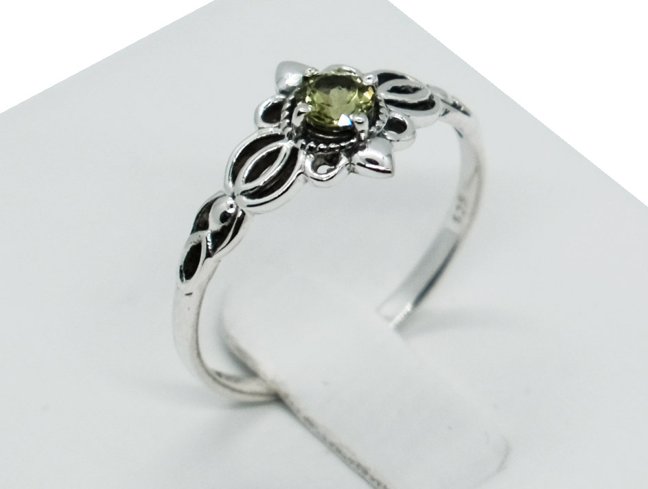 Silver Ring Flower Peridot – Cleopatra Trading Limited
