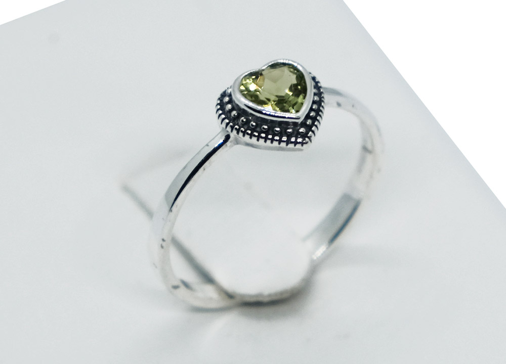 Silver Ring Peridot Heart – Cleopatra Trading Limited